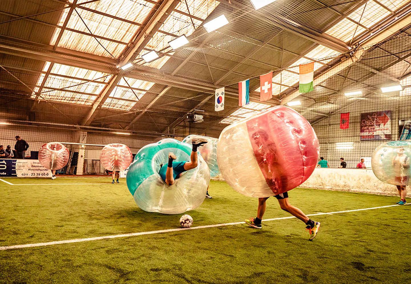 Bubble Soccer / Bumper-Fußball in Düsseldorf | Stadtwerke Düsseldorf